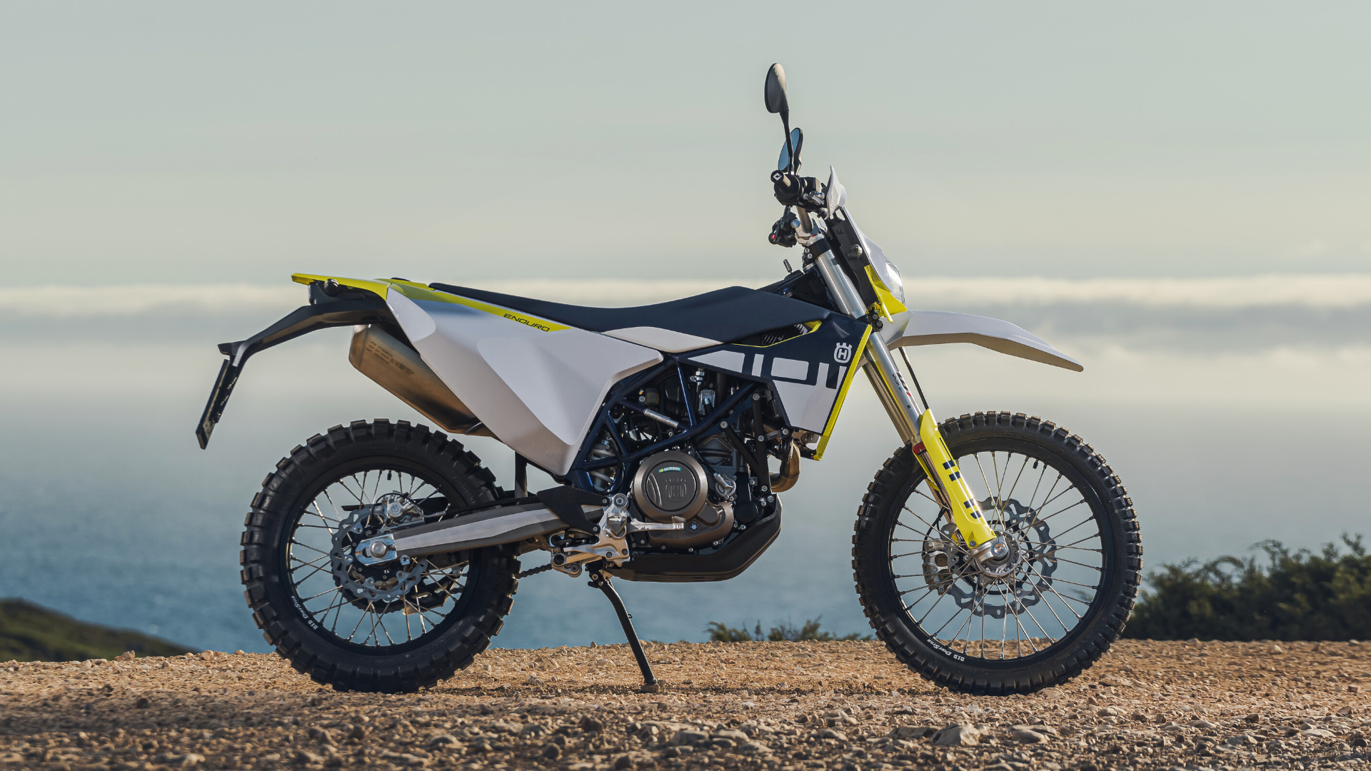HUSQVARNA MOTORCYCLES AUSSERGEWÖHNLICH VIELSEITIGES 701 DUO FÜR 2023
